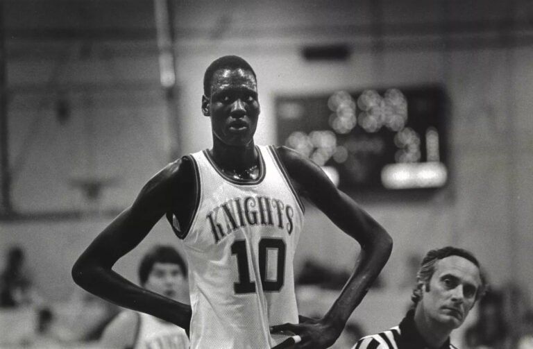 Manute Bol: a história do jogador mais alto da NBA