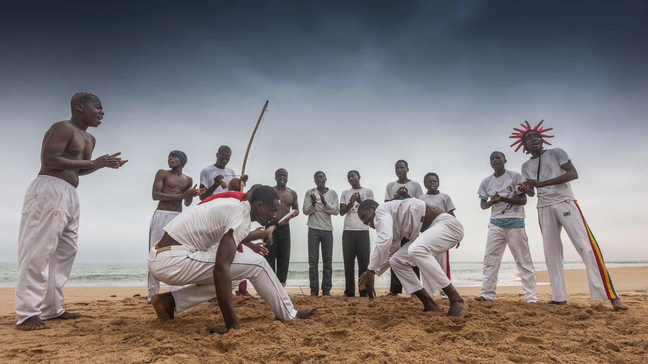 Proibida, perseguida e resistente: a história desta artemarcial e dança ...
