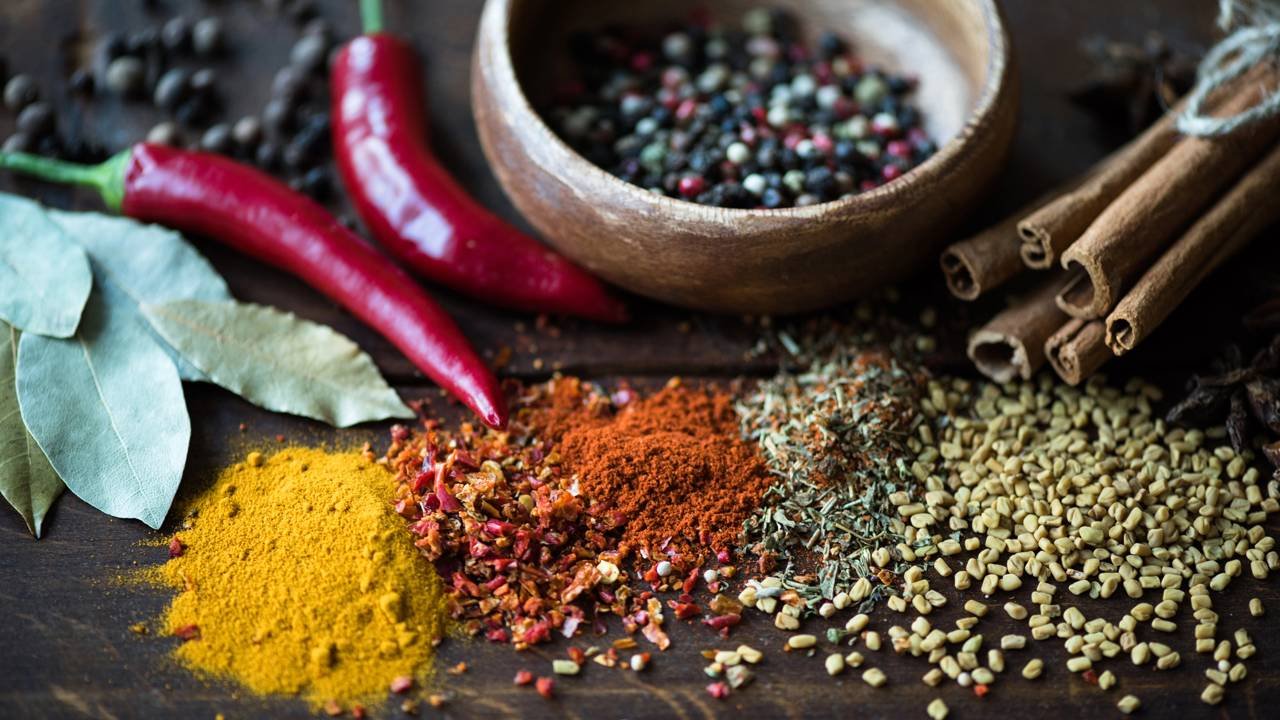 Saiba quais temperos não devem ser usados crus e por quê - Correio ...