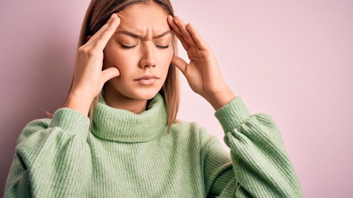 5 possíveis causas da dor de cabeça na testa e como aliviar - Correio ...