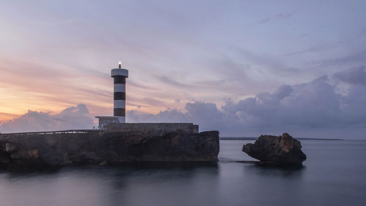 Conheça a cidade onde a água do mar é rosa