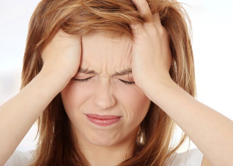 5 possíveis causas da dor de cabeça na testa e como aliviar - Correio ...