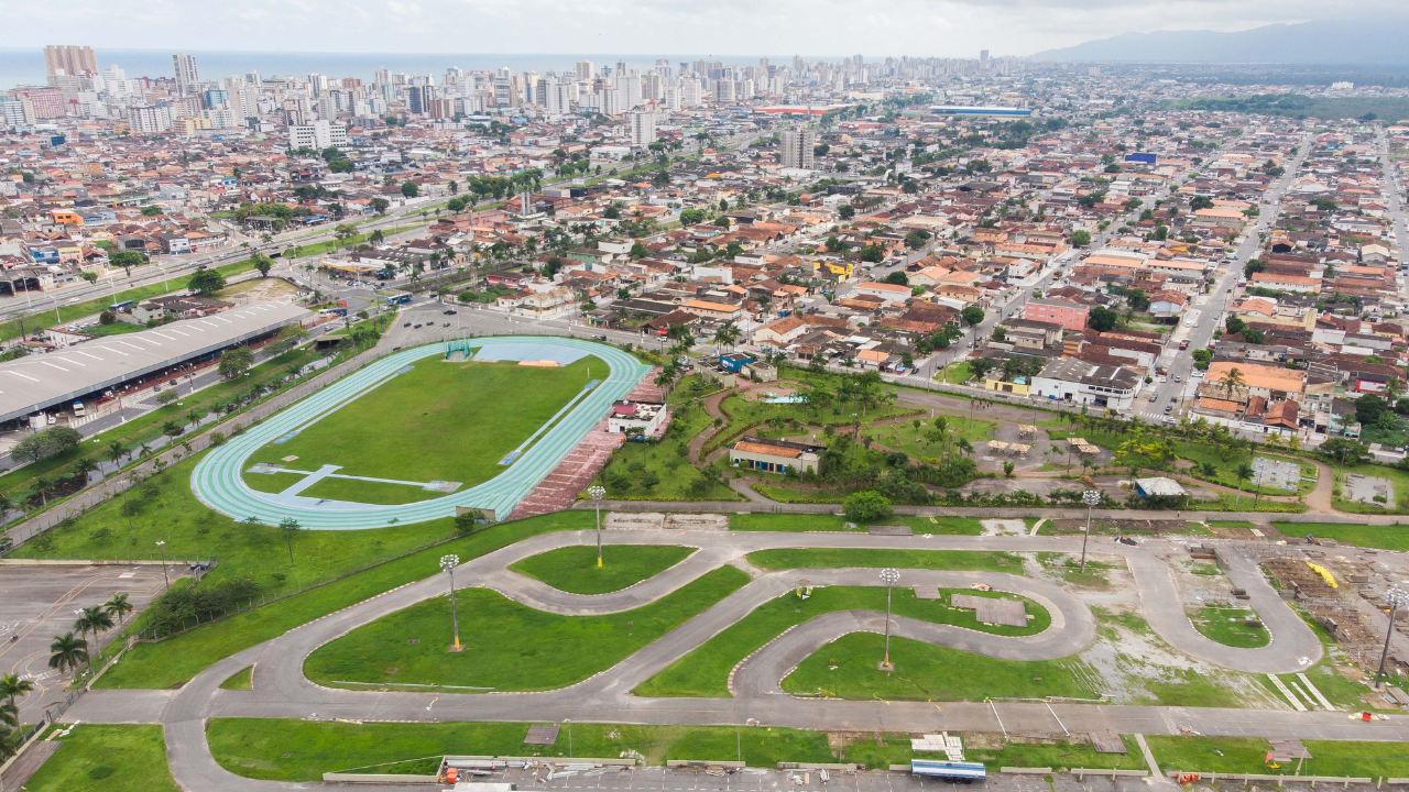 A cidade com 22,5 km de praia contínua e a maior ciclovia à beira-mar ...