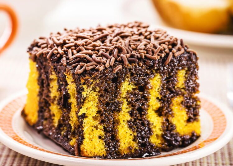 Conheça a trajetória e fortuna do lendário rapper de "Rap God ...