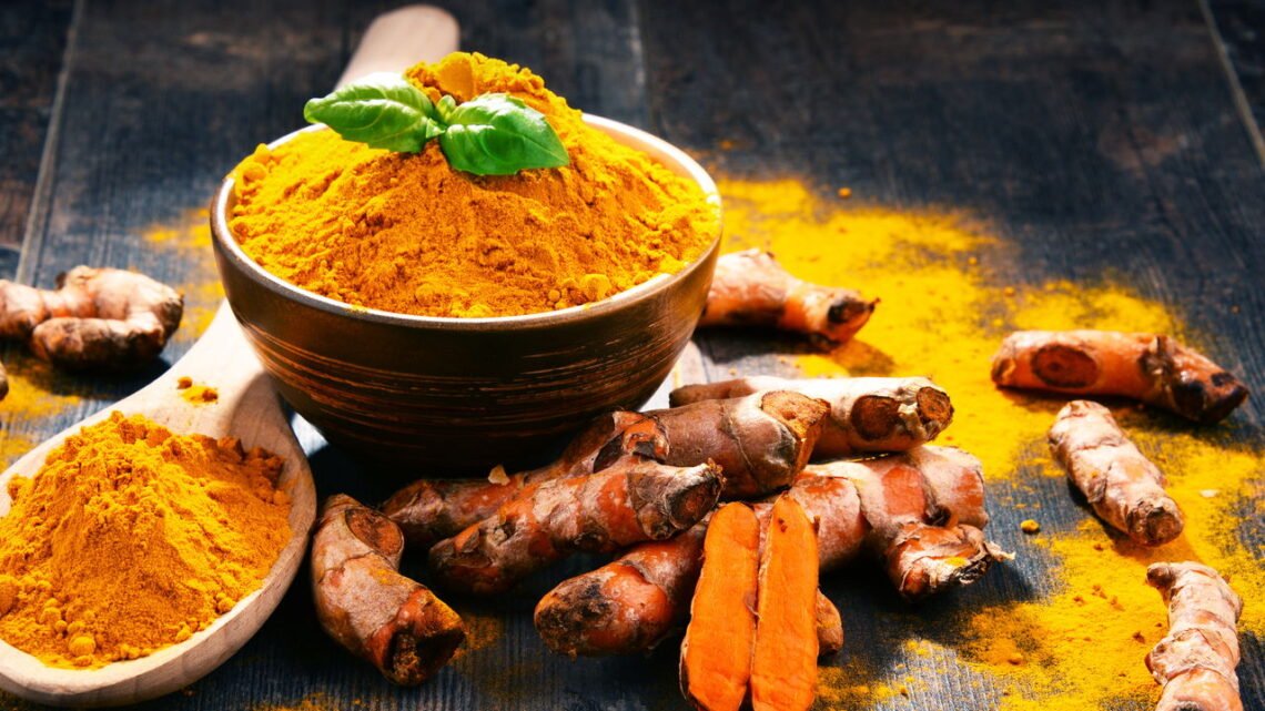 O que acontece no corpo ao consumir cúrcuma todos os dias? - Correio ...