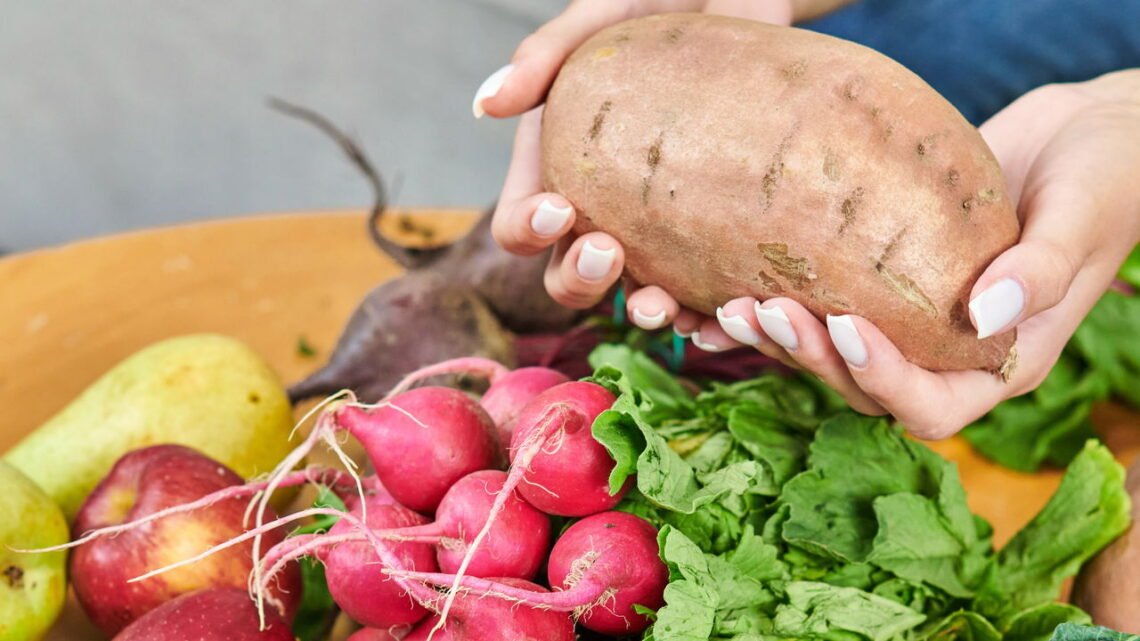 Como cultivar batatas-doces frescas e saudáveis dentro de casa