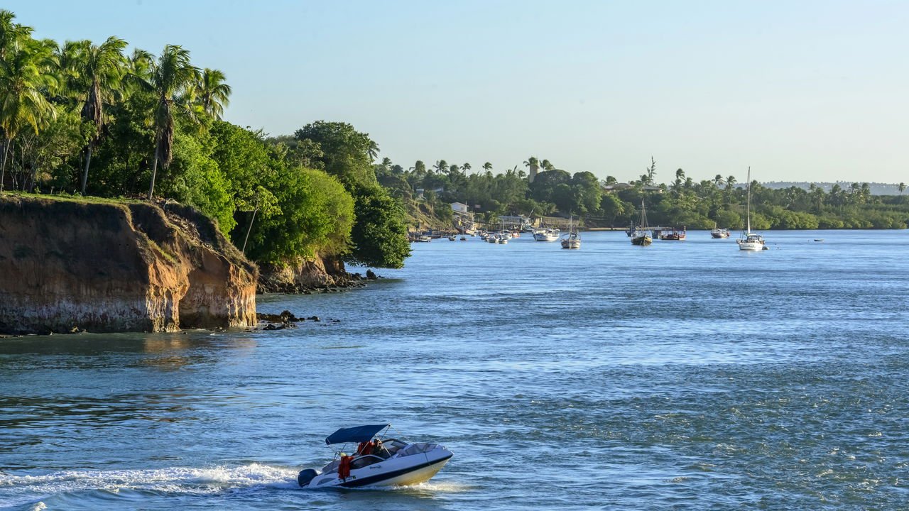 O encanto irresistível dessa praia faz todo mundo querer mudar de vida ...