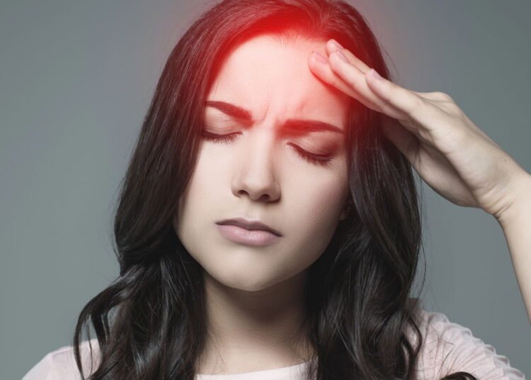5 possíveis causas da dor de cabeça na testa e como aliviar - Correio ...